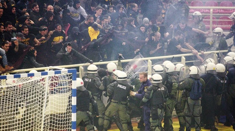 ΡΕ ΔΕ ΠΑΜΕ ΚΑΛΑ... ΞΥΛΟ ΚΑΙ ΣΤΟ ΧΑΝΤΜΠΟΛ...!! ΒΙΝΤΕΟ Ο ΚΑΚΟΣ ΧΑΜΟΣ ΣΤΟΝ ...