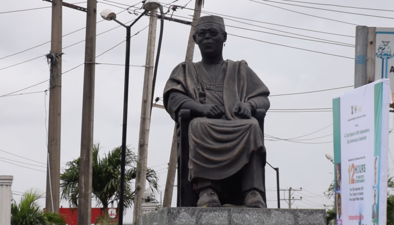 LOOTING OUR HEROES PAST: Awolowo’s glasses stolen from statue in Lagos ...