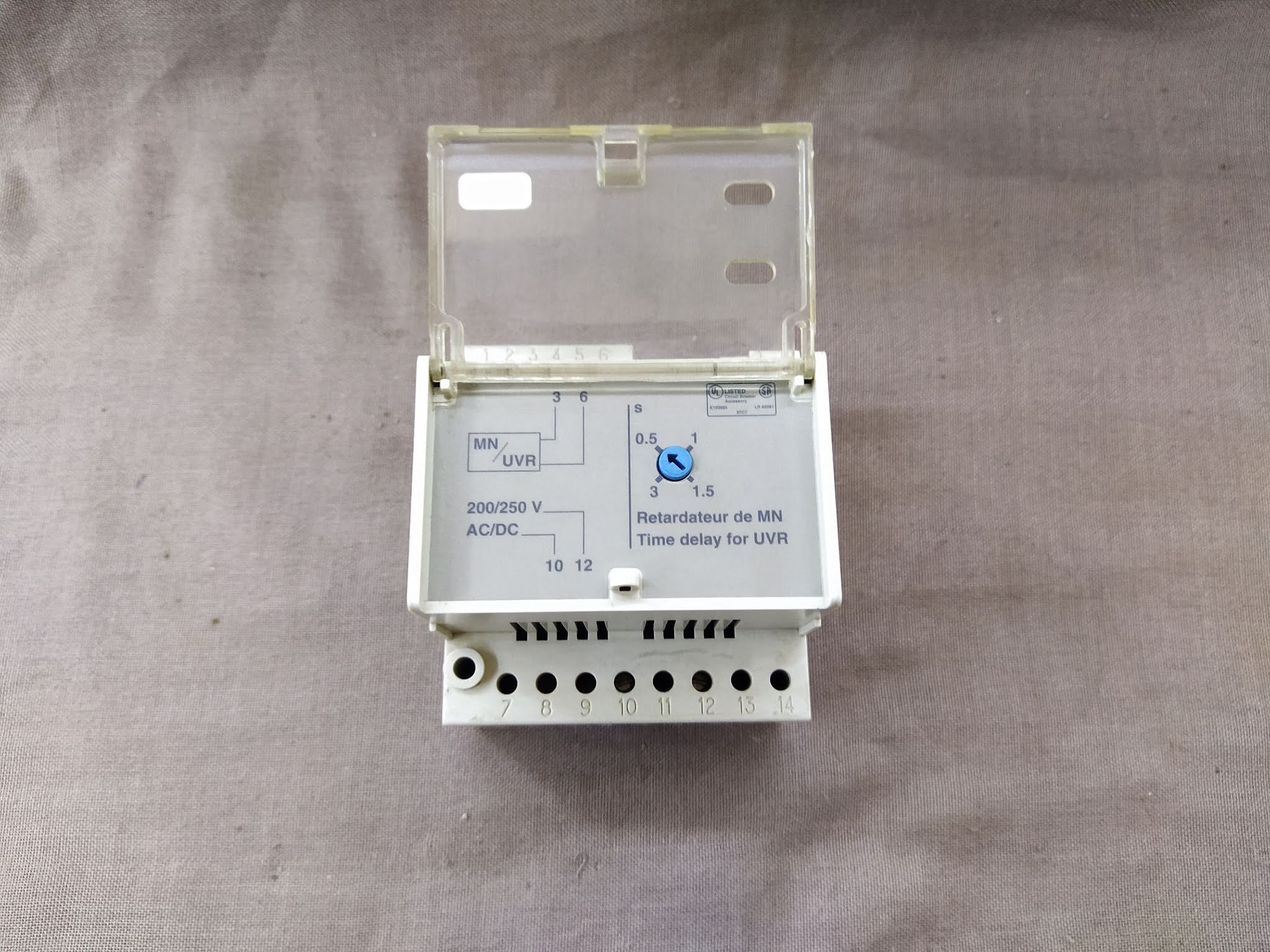SCHNEIDER ELECTRIC 33682 RETARDATEUR DE MN TIME DELAY FOR UVR