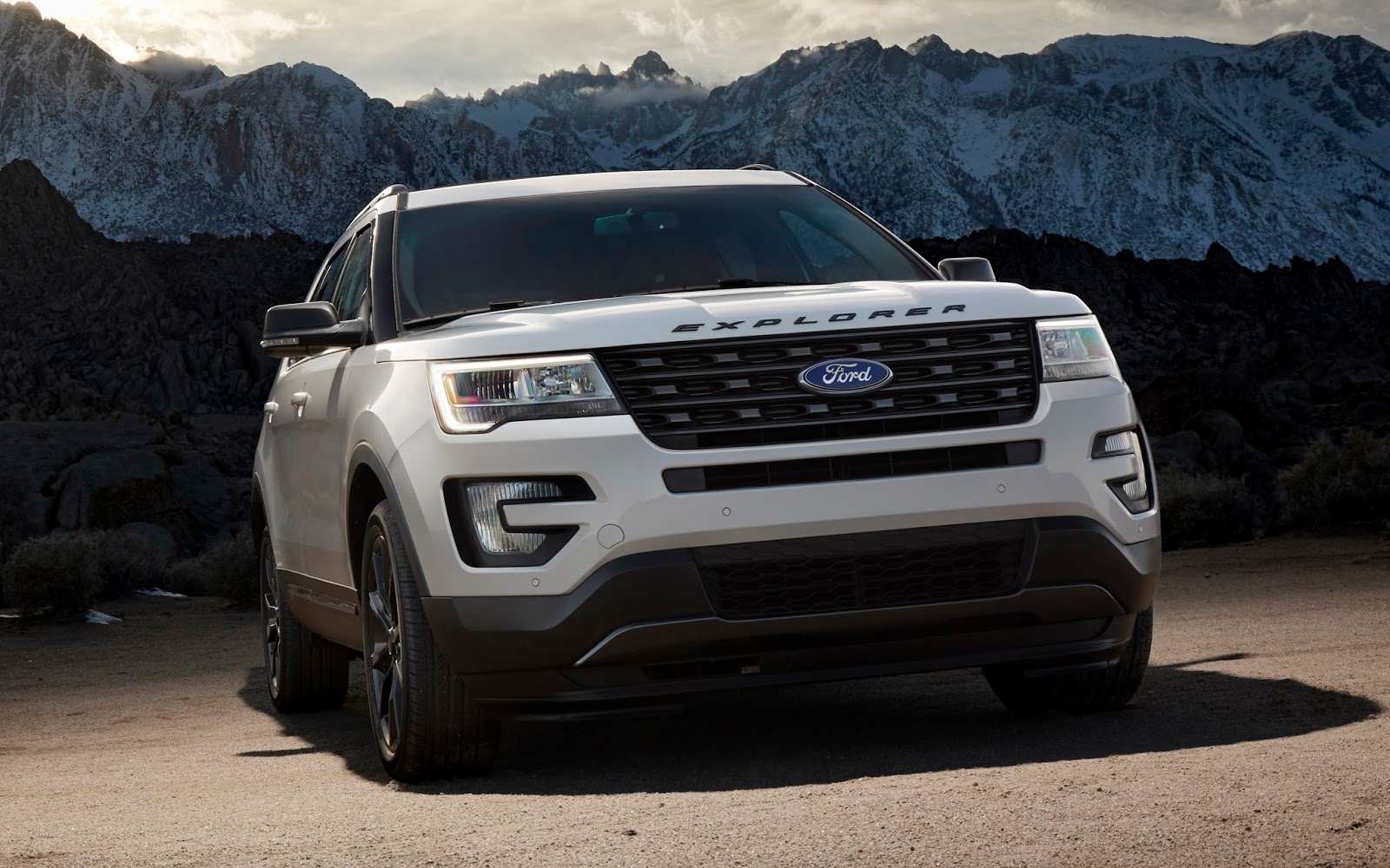 Ford apresenta Explorer XLT Sport 2017 e BraunAbility MXV
