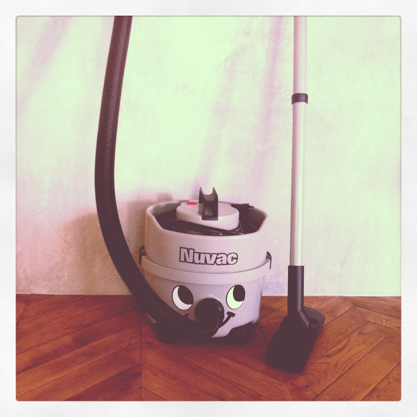 white: Nuvac - Vacuum cleaner