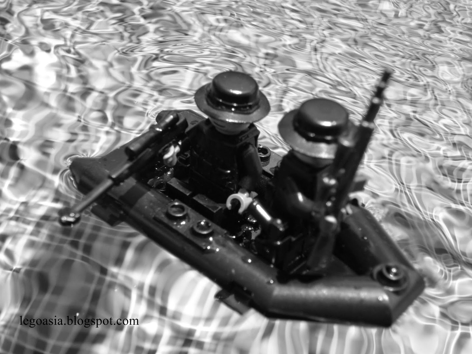 Lego Asia: Navy Seal Team with Black Rubber Raft, Special Forces