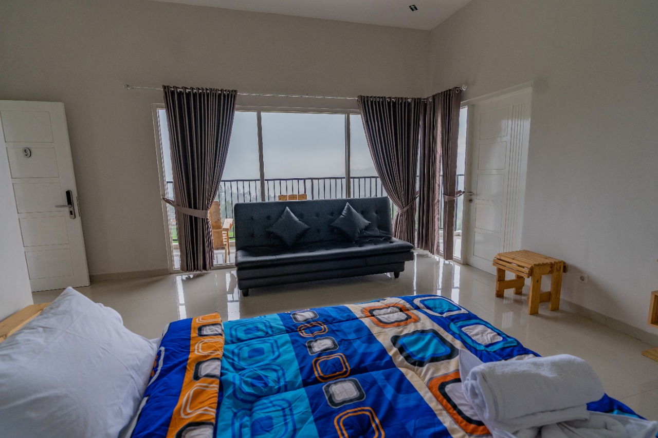 FREDELIA HOMESTAY, HOMESTAY DENGAN PANORAMA PEGUNUNGAN YANG CANTIK DAN ...