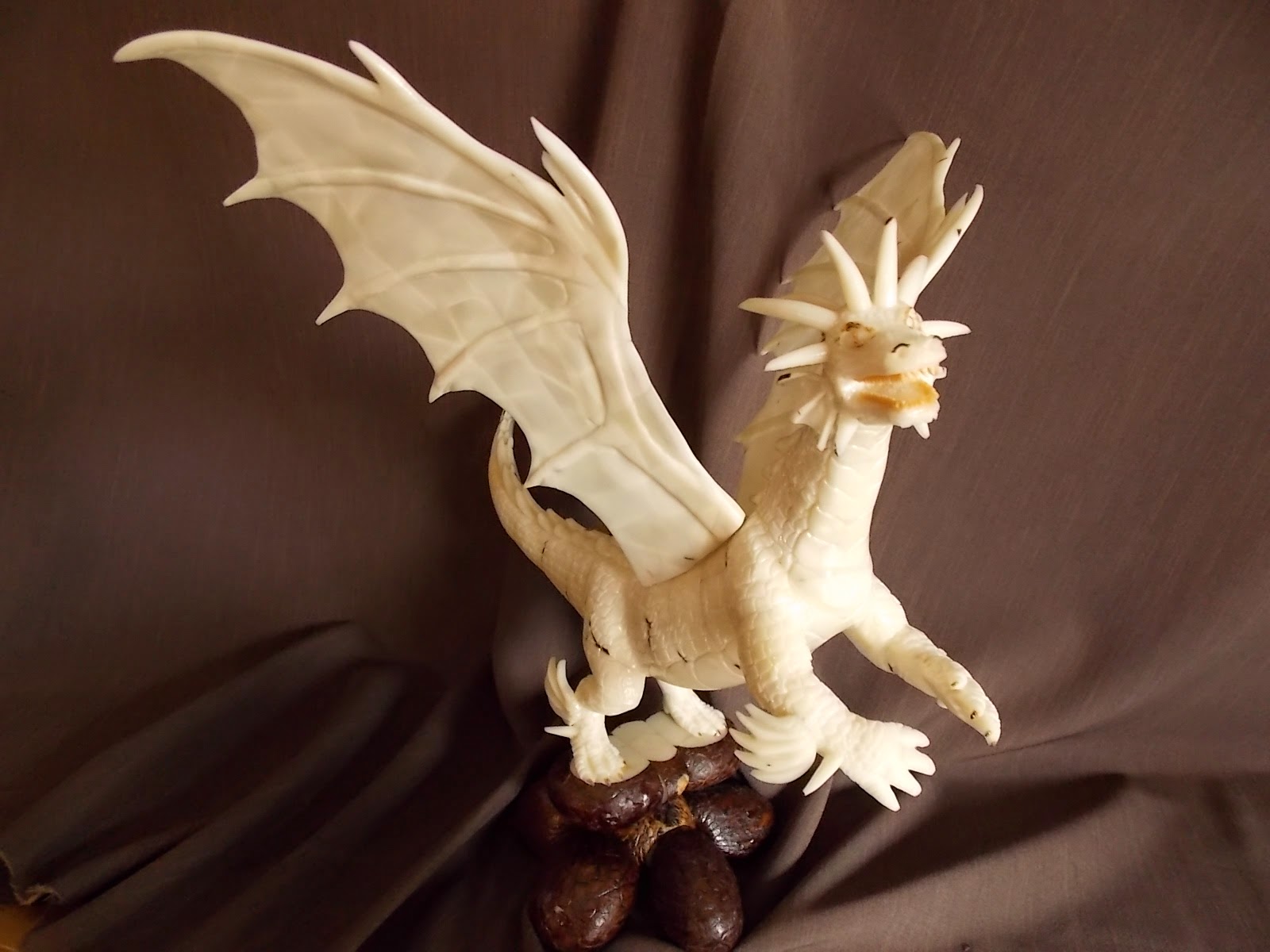 TAGUA: VEGETABLE IVORY DRAGON