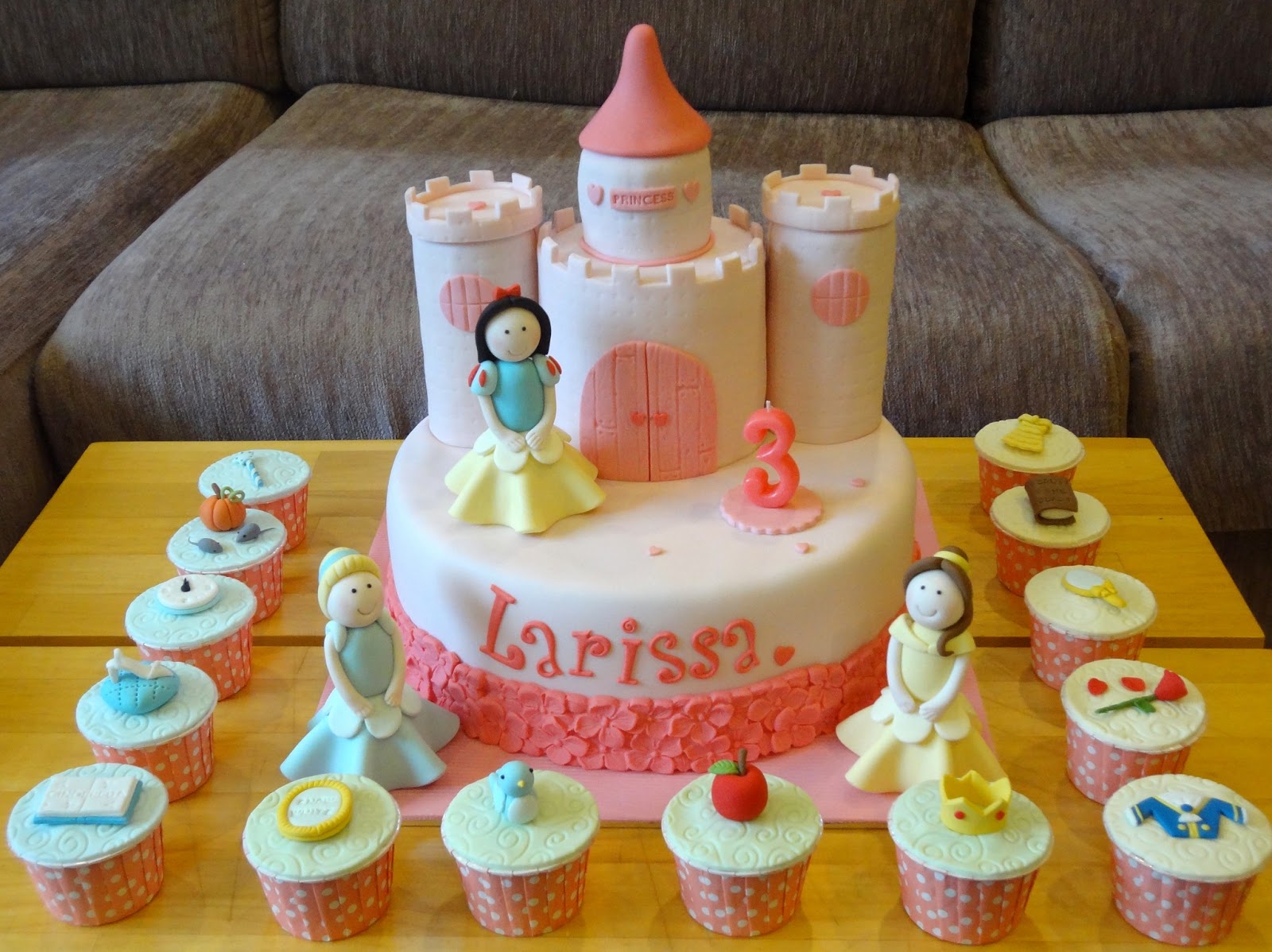 she loves cookie...: happy birthday princess larissa!