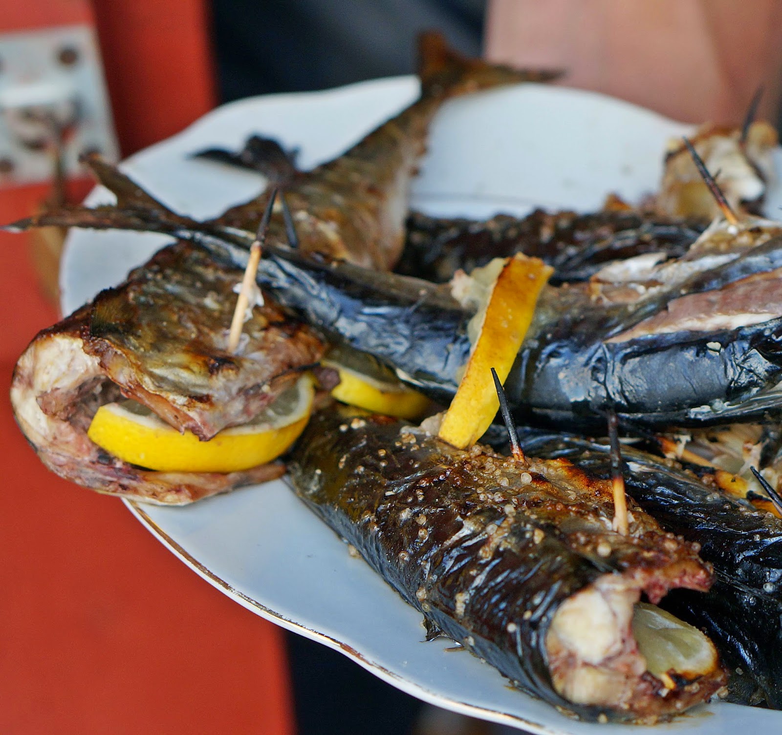 Mor-Mia´s: Grillad makrill med citron och bänkskivor i betong!