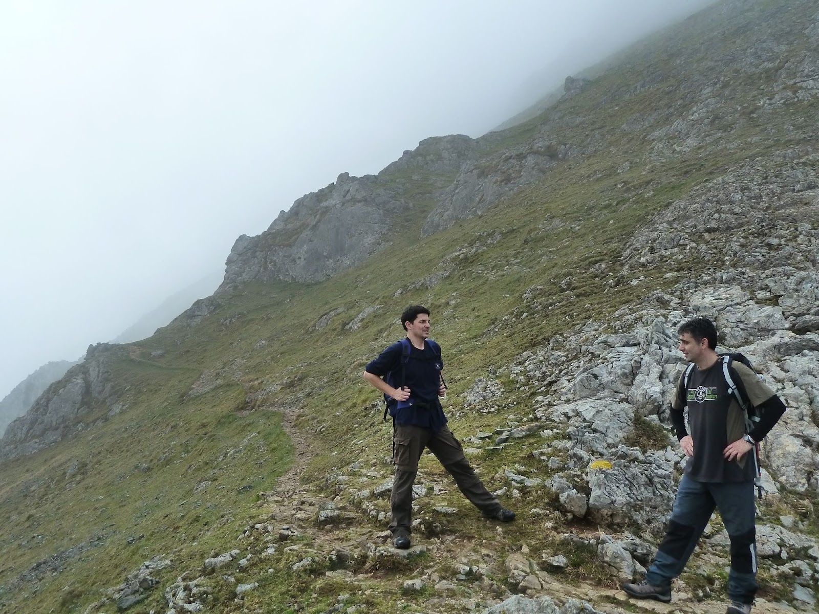 LOS PISACAMPAS: ALLUITZ (1040 mts) Y VUELTA AL AITZ TXIKI DESDE ATXARTE