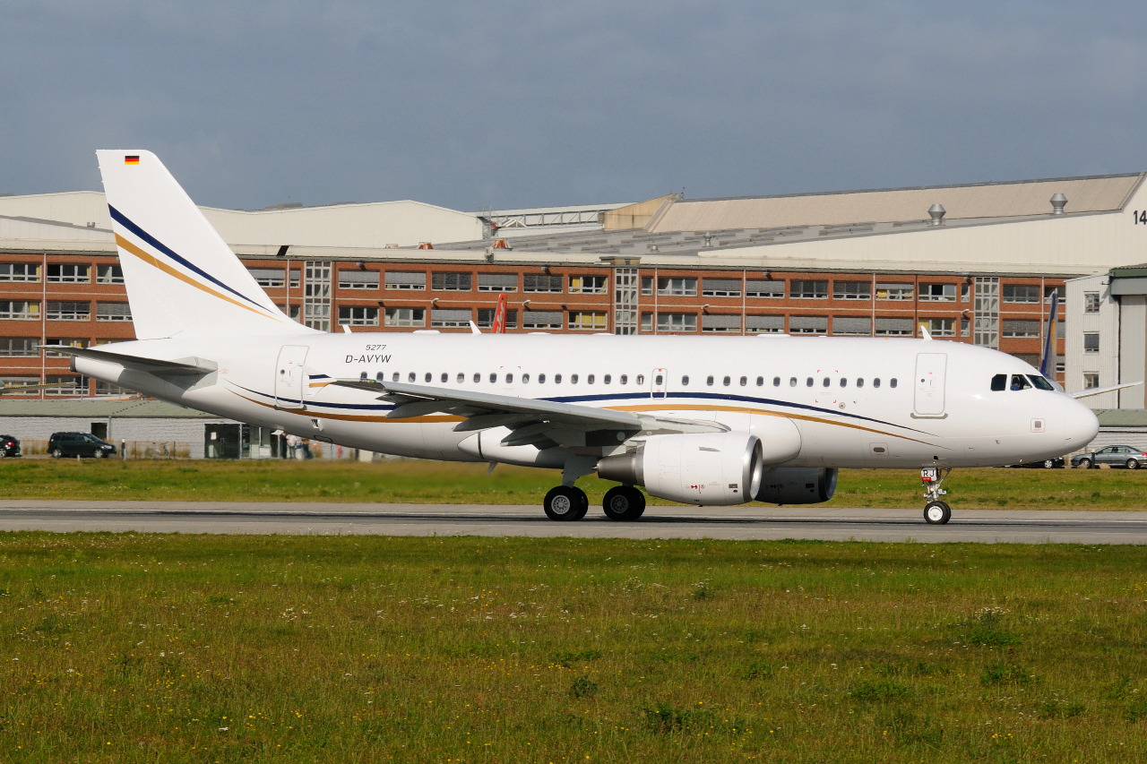 Airbus Hamburg Finkenwerder News: A319-115CJ, Rotana Jet Aviation, A6 ...