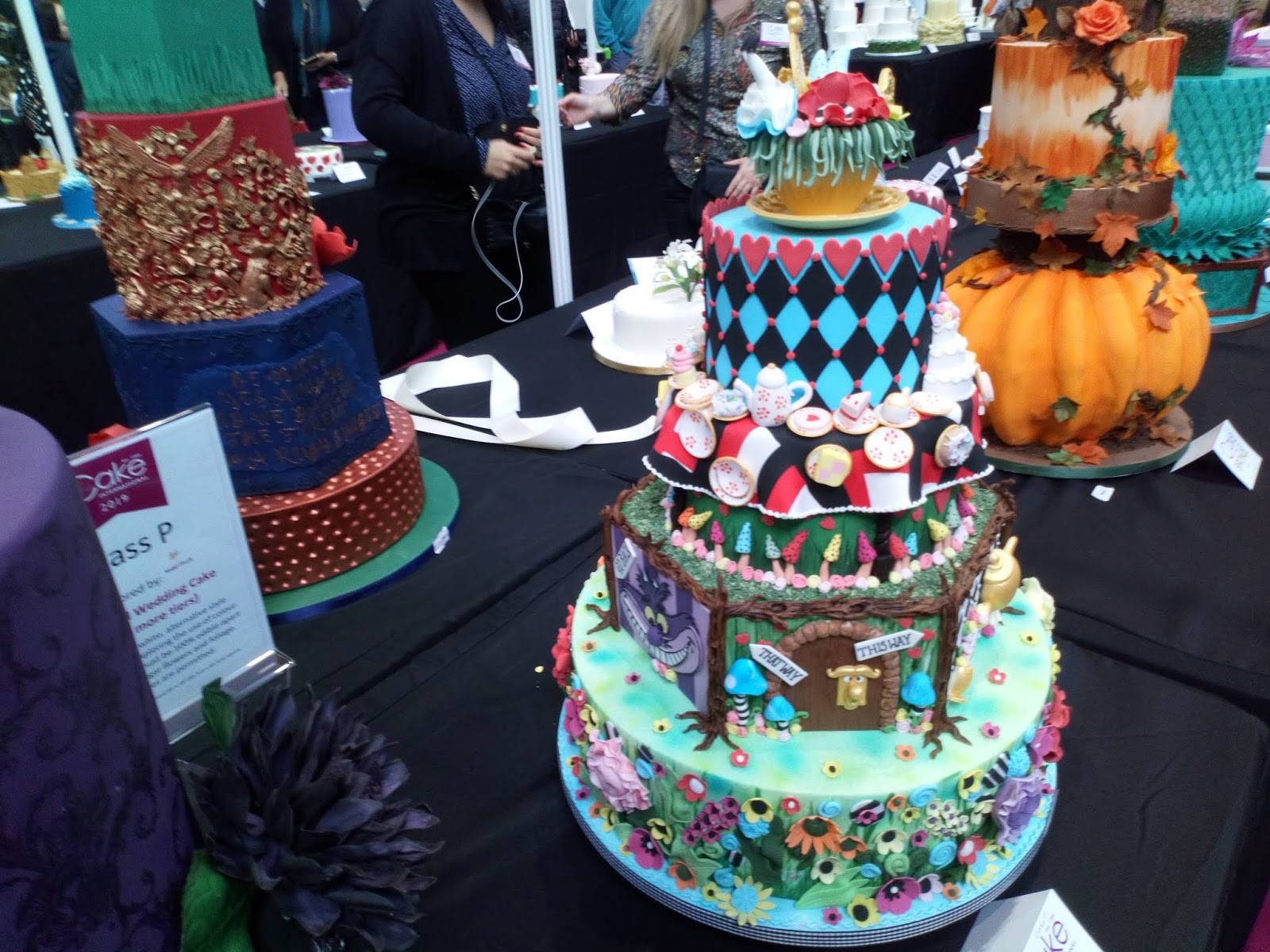 Attempting To Be A Domestic Goddess: Miles Of Cake Everywhere!