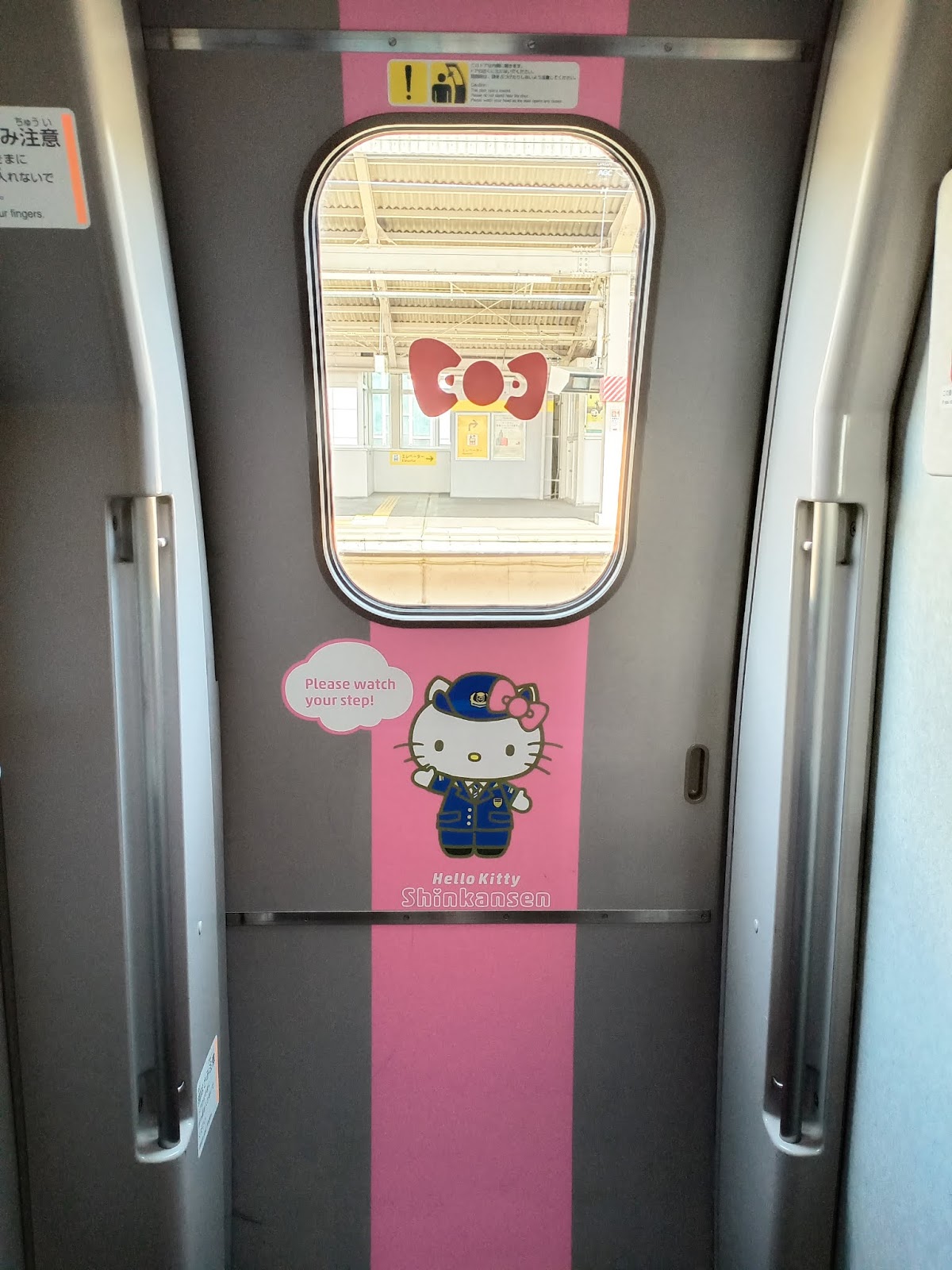Elizabethheartz: Hello Kitty Shinkansen with JR West Wide Area Pass