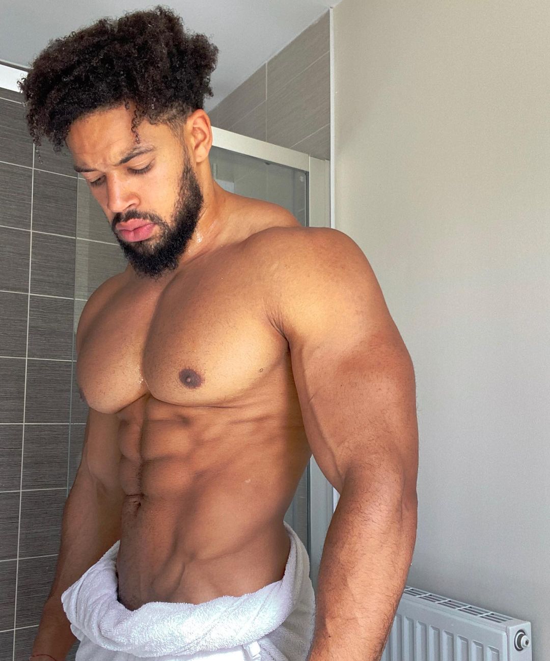 Photos of Arran Aro Arogundade chest (Pictures)