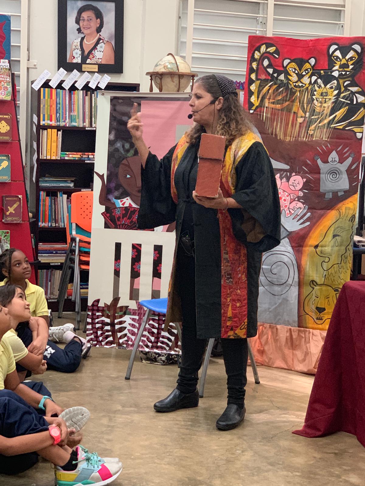 Biblioteca Ana Vizcarrondo de Túa: María Chuzema nos visita