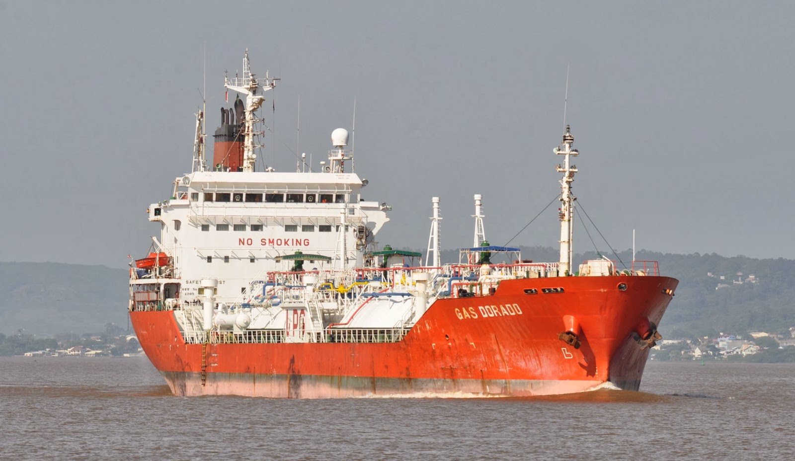 VCV ESTEIO: Navio-tanque “Gas Dorado” chega para operar em Triunfo.