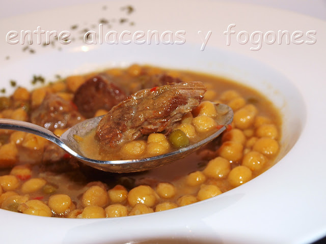 Entre alacenas y fogones...: Garbanzos con ternera guisada y !!! Feliz ...