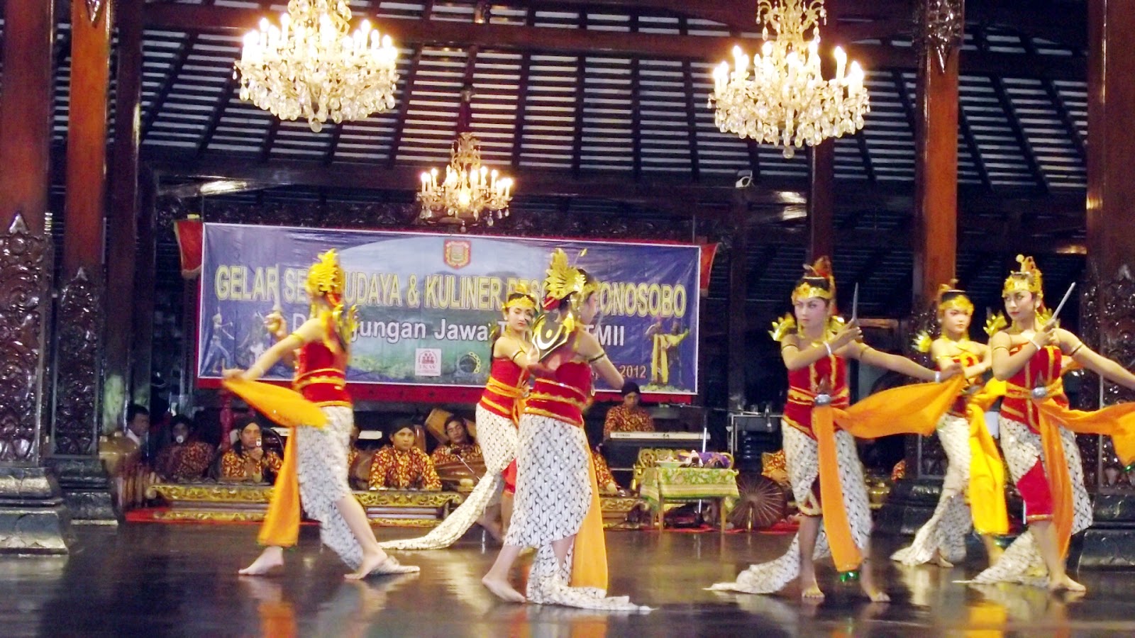 seni budaya & tokoh karakter: Tokoh Wayang Raksasa Yang Berbudi Luhur