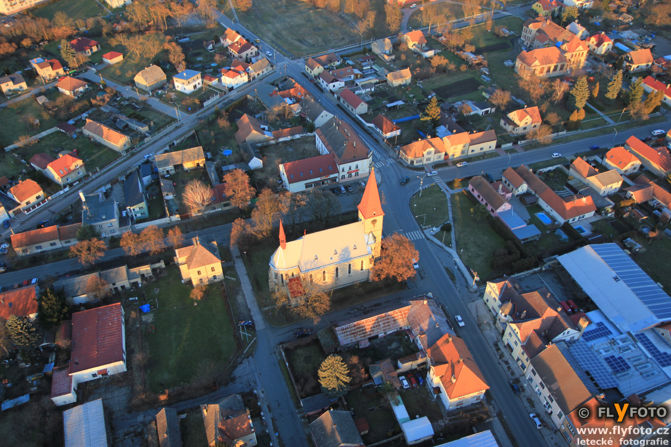 FLyFOTO letecká fotografie a video: Milovice
