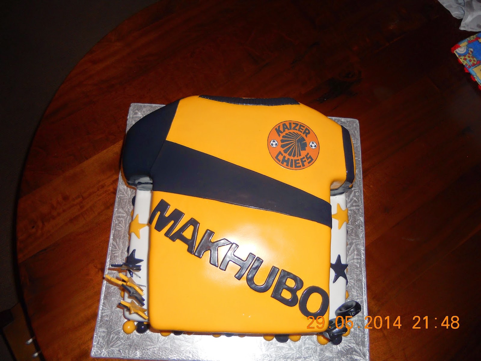 Die Koekblik: Kaizer Chiefs 50th Birthday Cake for Pastor Makhubo - 30 ...