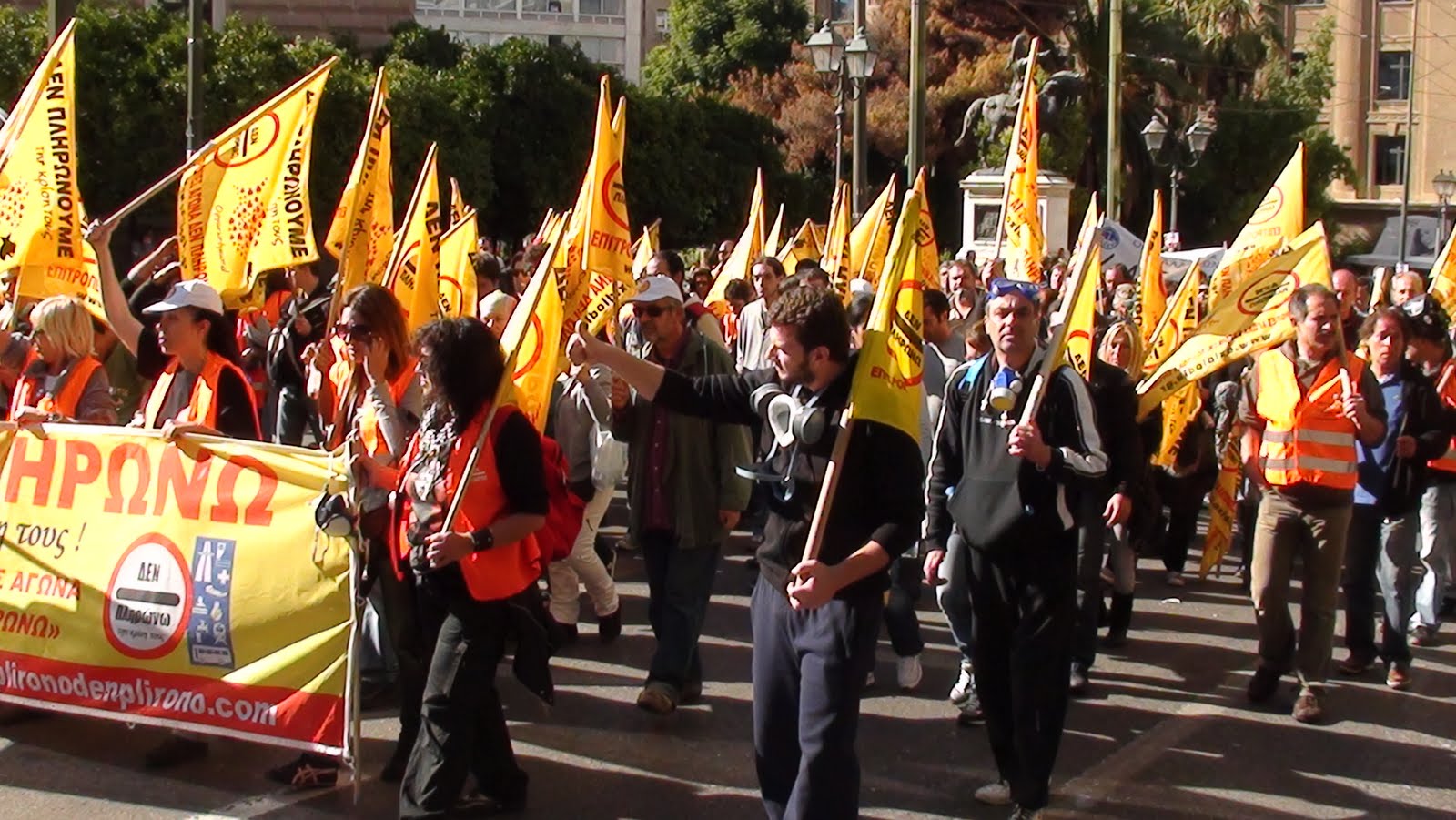 ΦΩΤΟΓΡΑΦΙΕΣ ΤΟΥ ΔΕΝ ΠΛΗΡΩΝΩ ΑΠΟ ΤΗ ΜΕΓΑΛΕΙΩΔΗ ΠΟΡΕΙΑ ΣΤΟ ΚΕΝΤΡΟ ΤΗΣ ...