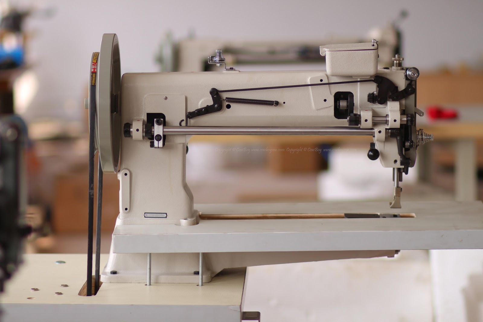 Heavy duty industrial sewing machines: Saddle and harness sewing machine