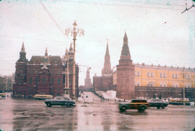40 Fascinating Color Photos Capture Street Scenes of Moscow in the Mid ...