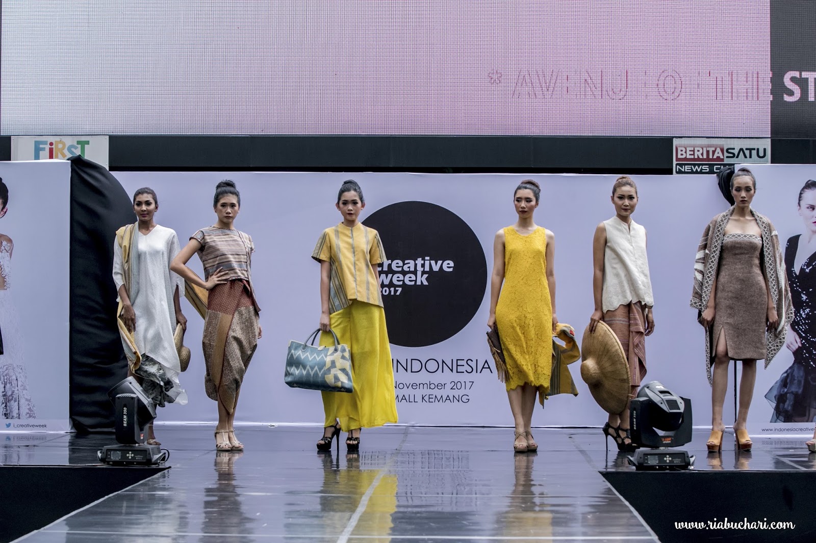 Ria Buchari: 2017-11-26