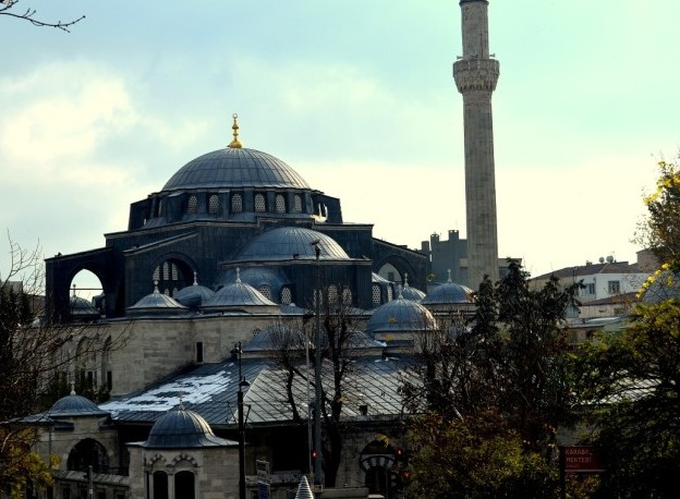 ΚΩΝΣΤΑΝΤΙΝΟΥΠΟΛΗ: ΣΤΑ ΜΕΓΑΛΑ ΤΖΑΜΙΑ ΤΗΣ ΚΩΝ/ΠΟΛΗΣ.