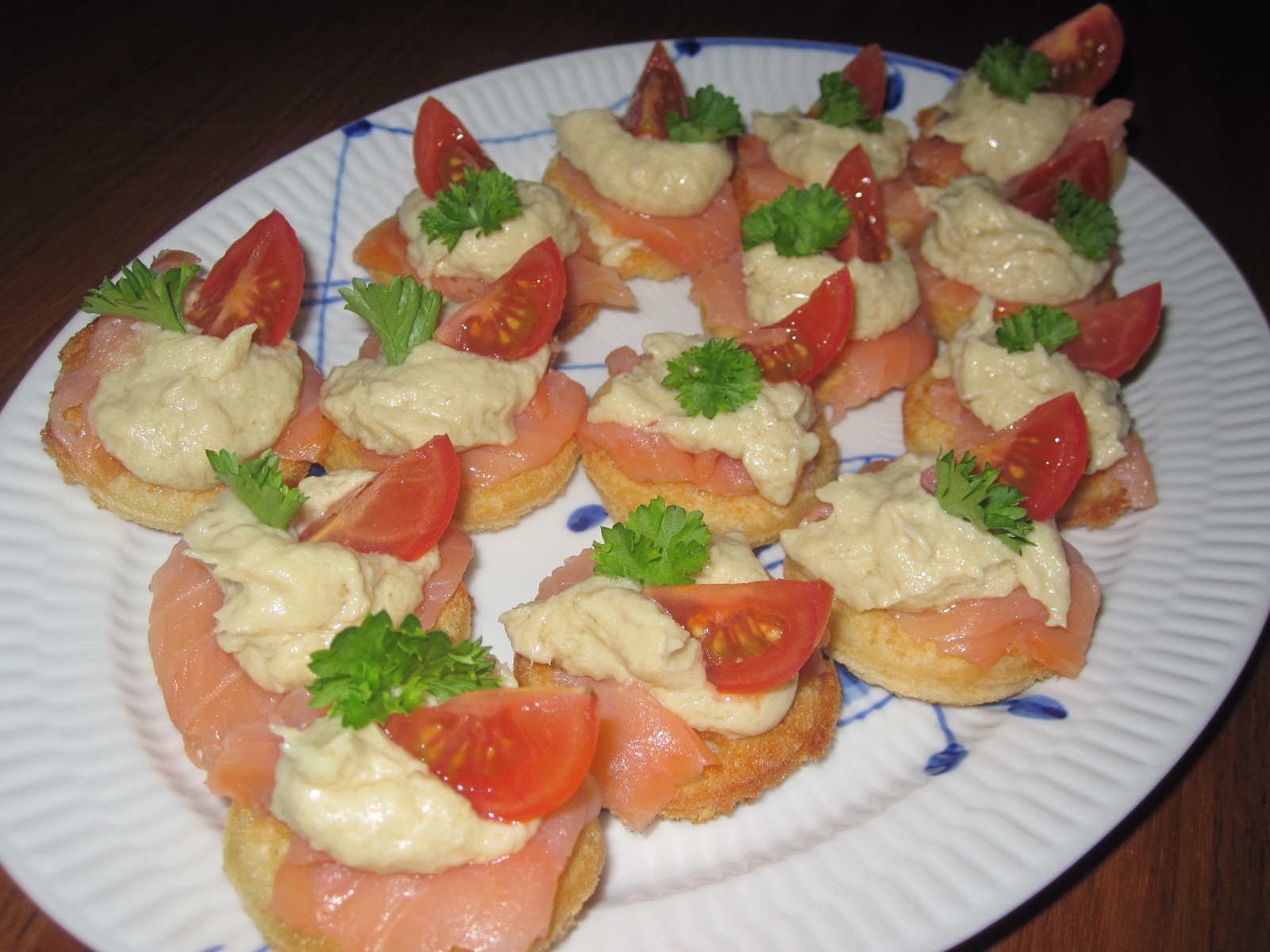 TYK MEN GLAD: Kanapeer med laks og carpaccio