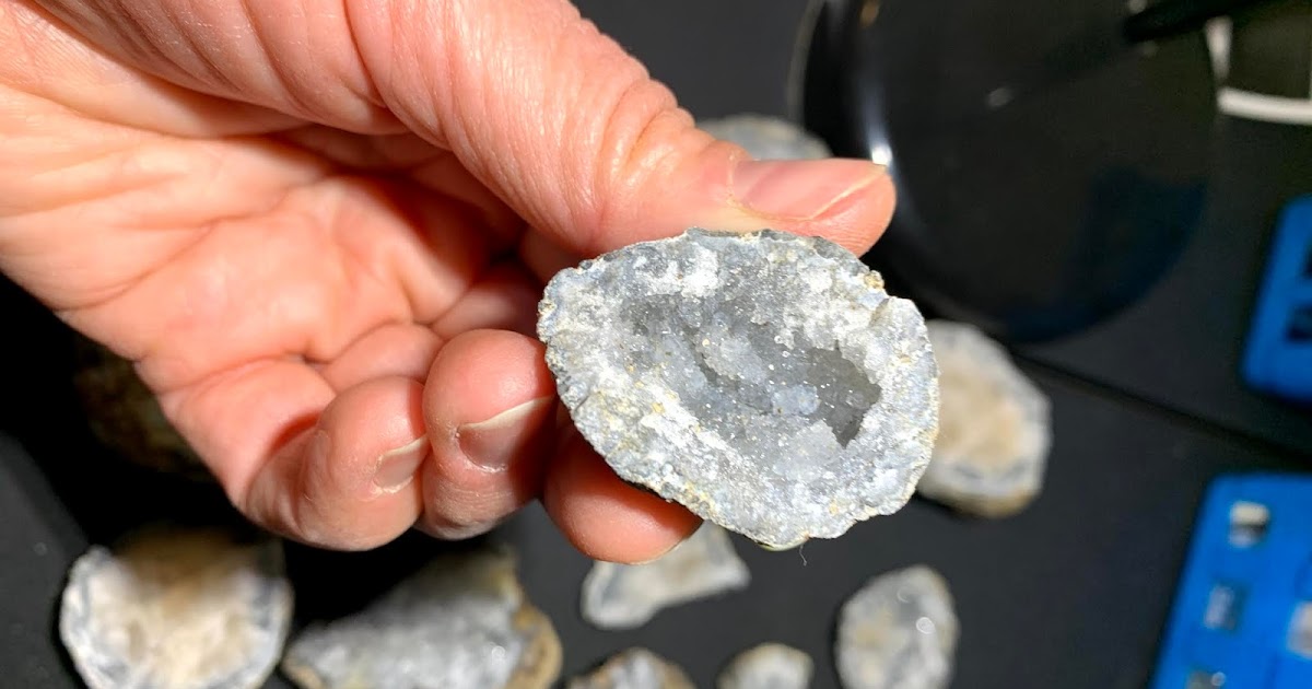 Geode and Fossil Hunting in Lindsay Wilderness, Bonaparte Iowa