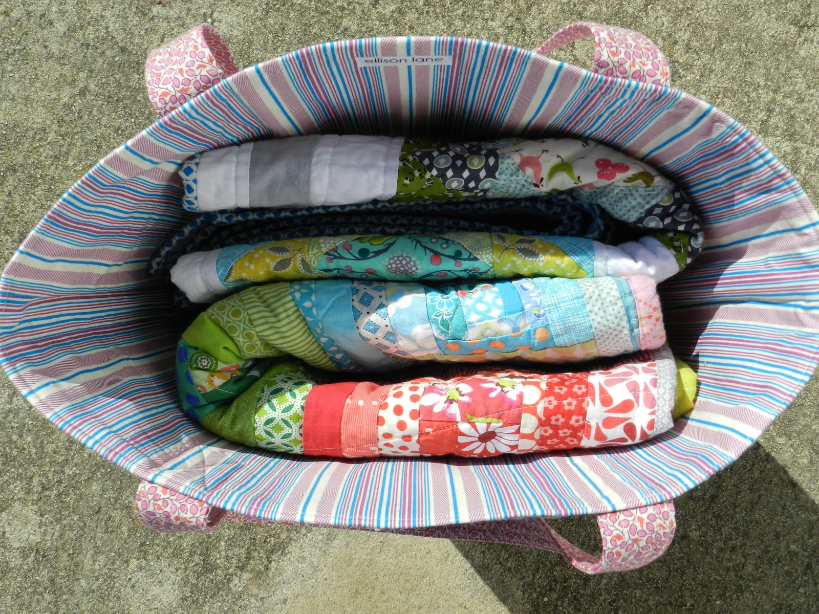 BIG Bucket Bag Tote Tutorial ~ Free-Tutorial.net