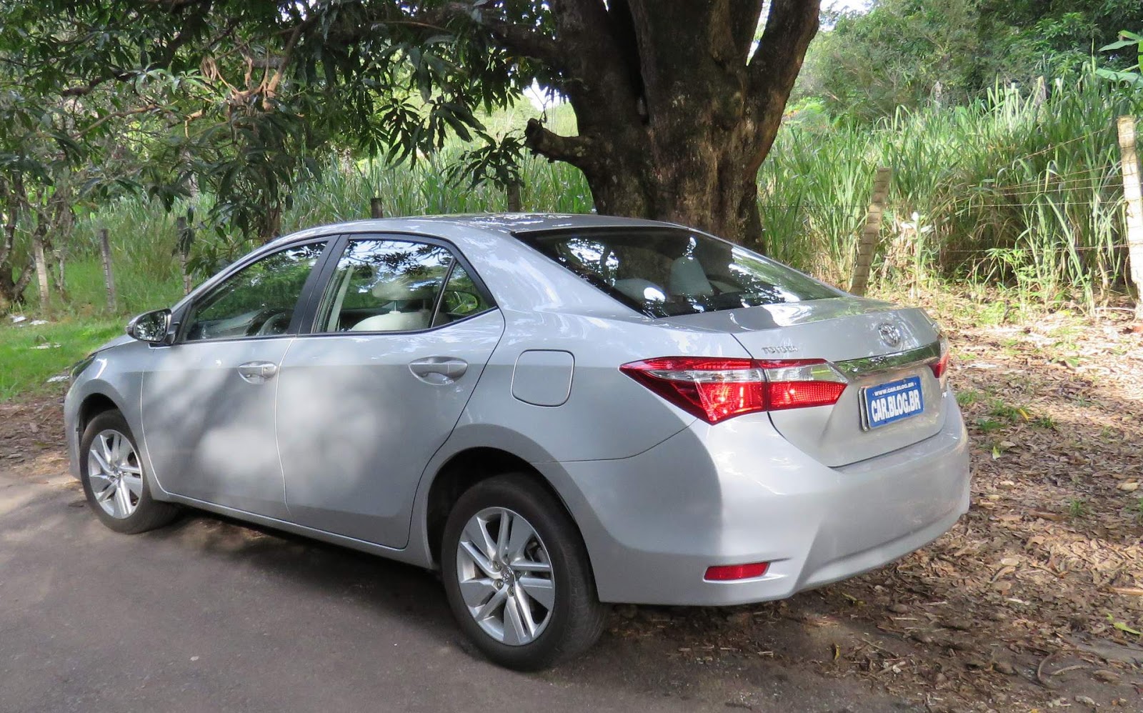 Toyota Corolla GLi 2017 usado: avaliação, preço, consumo