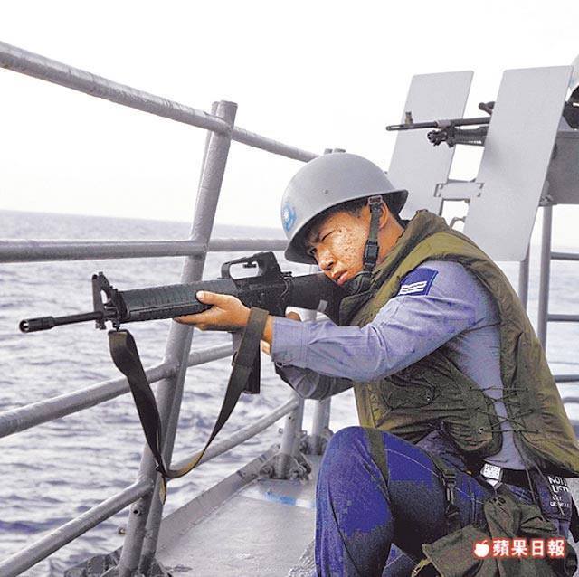 Mannie Gentile: Combat Helmets of the 20th Century: Taiwan M1 helmet, Navy