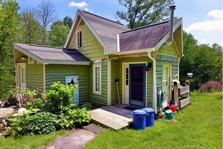 It's A Very Cherry World!: VINTAGE STYLE TINY HOUSE
