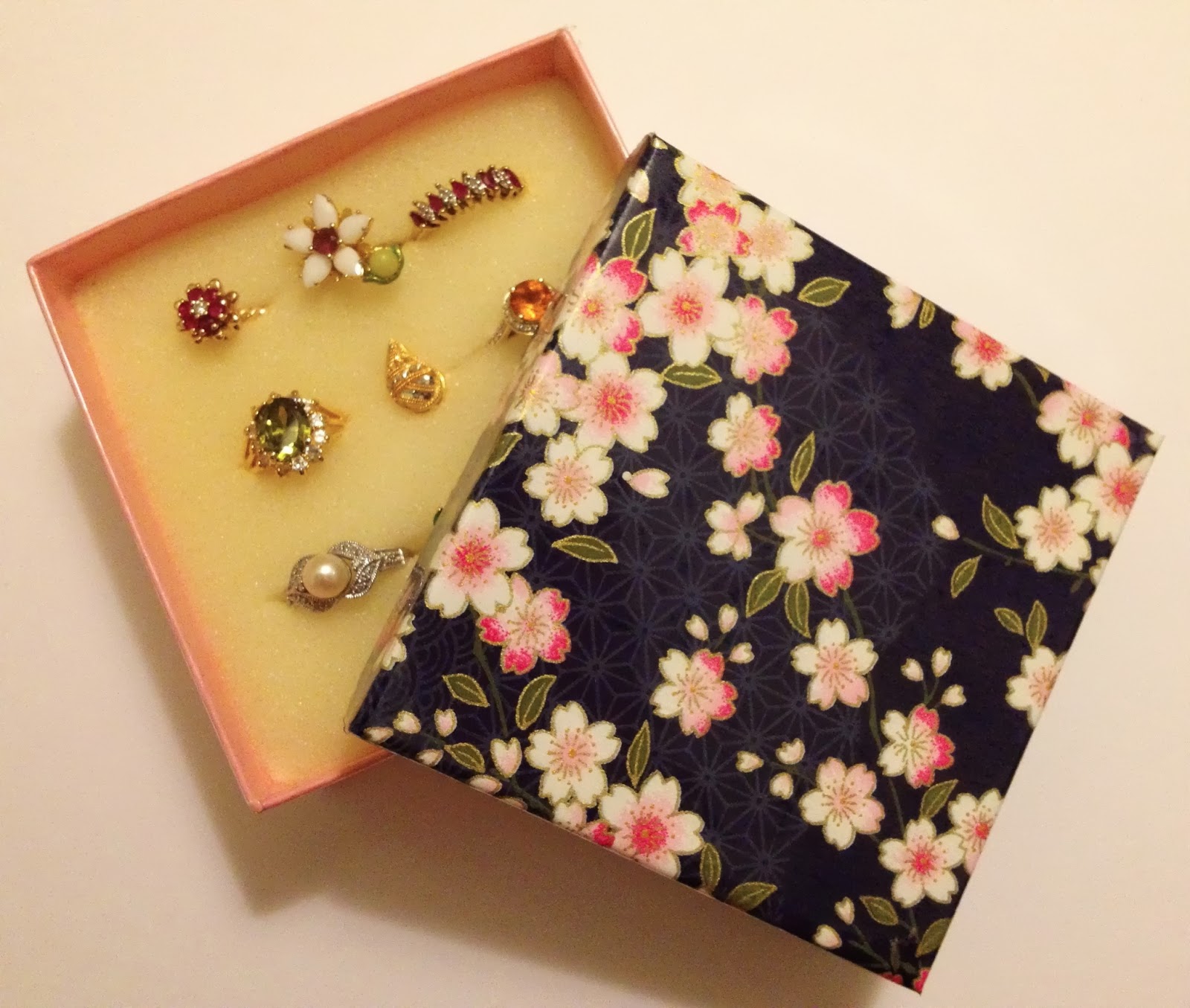 Gifts for all my friends: Beautiful Ring Box Tutorial