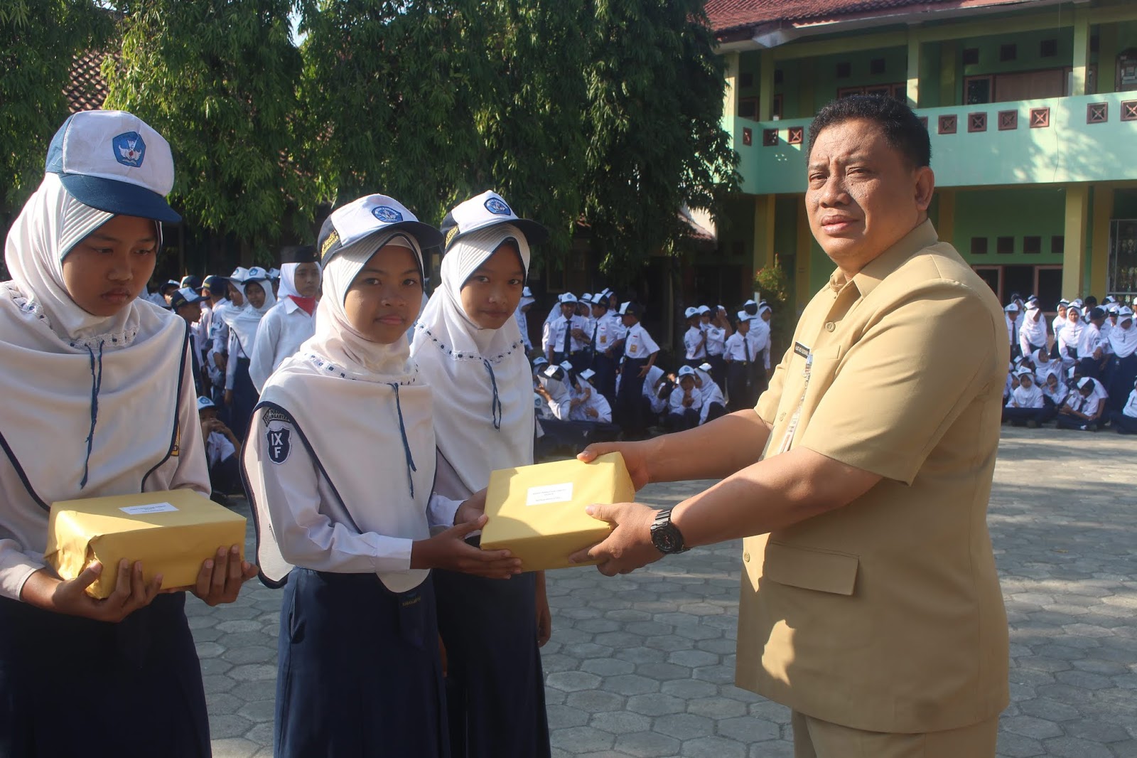 ENAM PEMUSTAKA TERAKTIF PERPUSTAKAAN SUKMA MENDAPATKAN HADIAH MENARIK ...