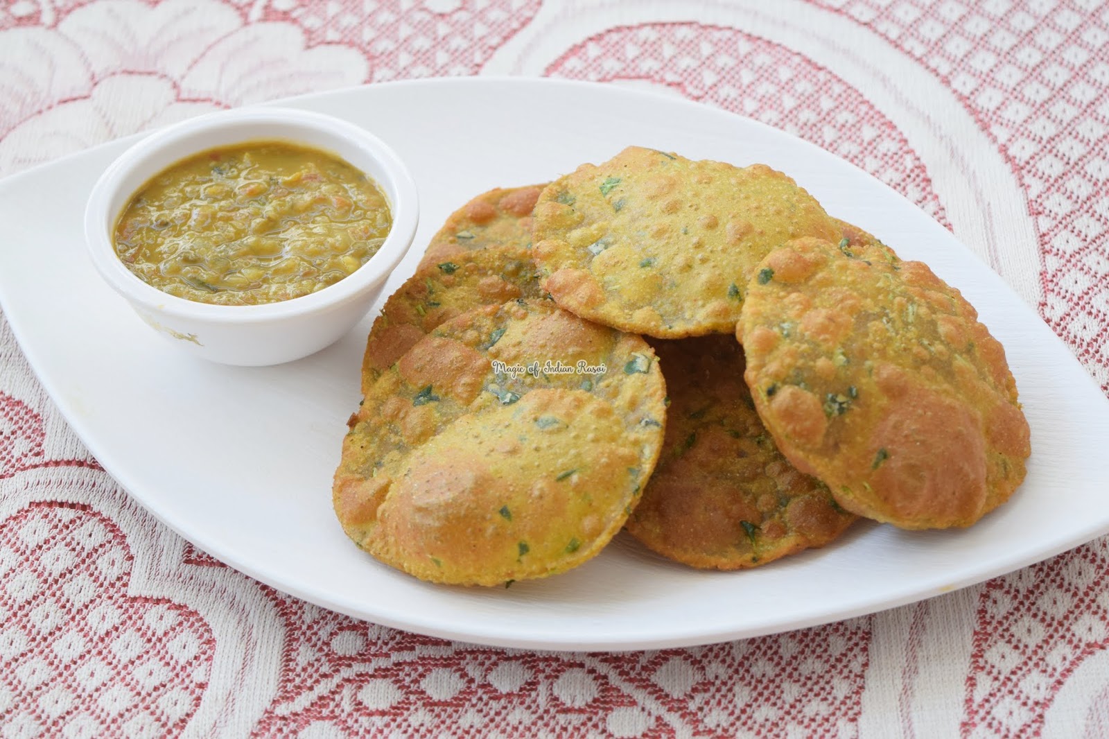 Bajra Methi Poori Recipe - सुभे के नाश्ते के लिए स्वादिष्ट बाजरा मेथी ...