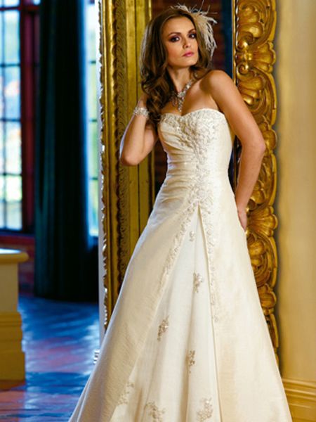A Wedding Addict: Perfect Light Gold Soft Wedding Dress