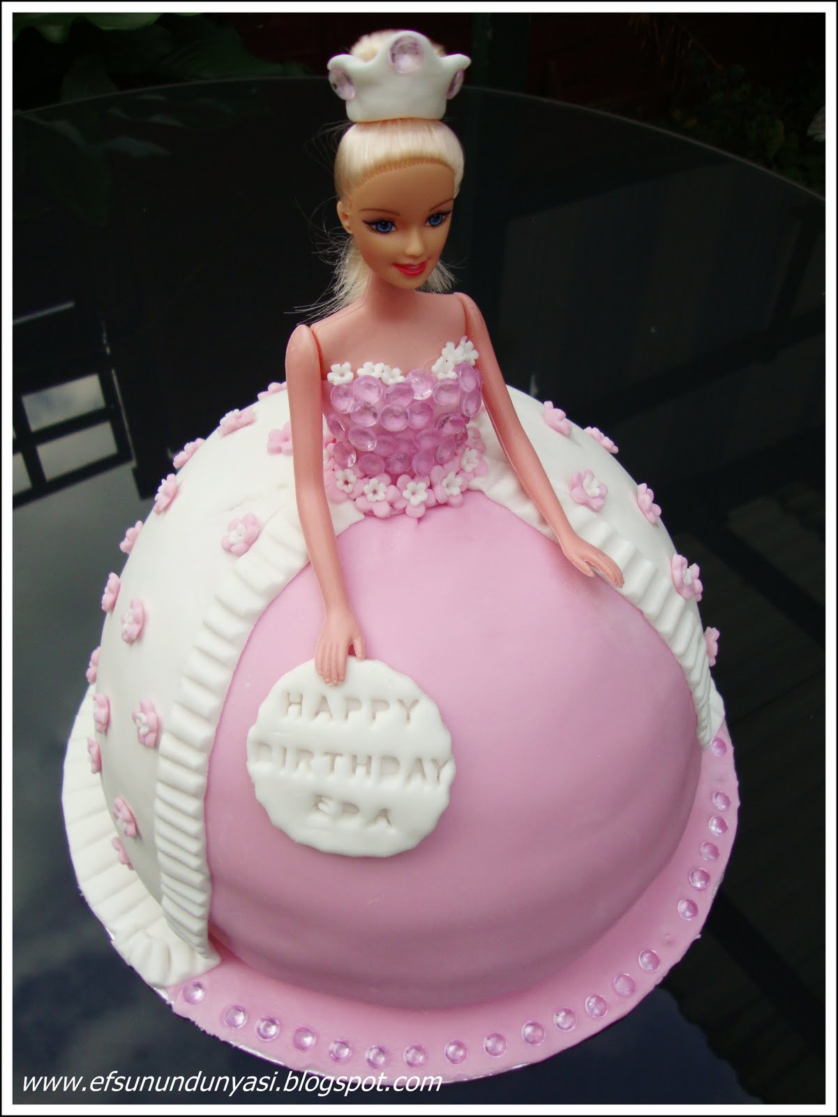 EFSUNUN DUNYASI: Barbie pasta (Barbie Cake)