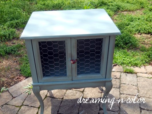 dreamingincolor: Nesting Bird Side Table