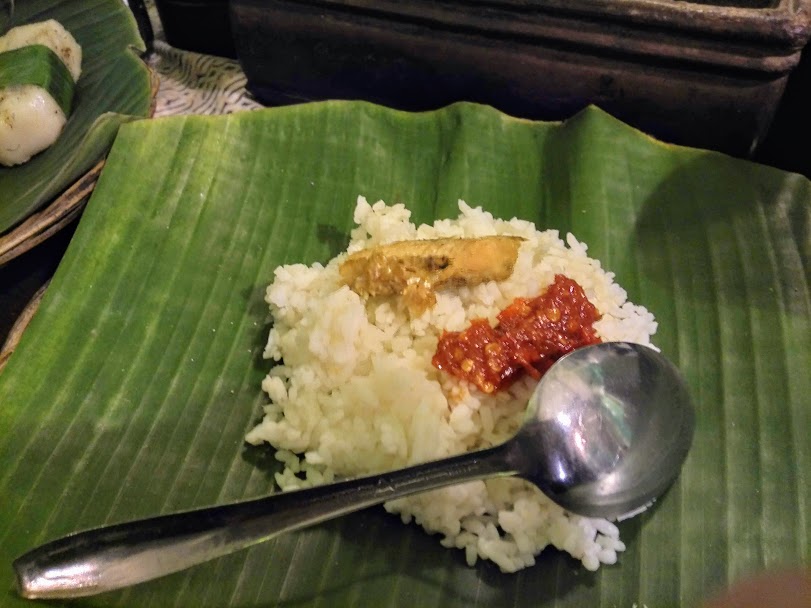 Nongkrong Etnik di Wedangan Pendopo Solo - Catatan Perjalanan Untari