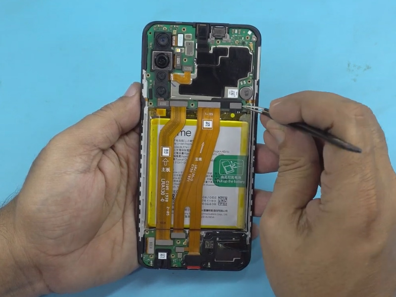 Cara Membuka Casing Belakang dan Mengganti Baterai Ponsel Realme XT ...