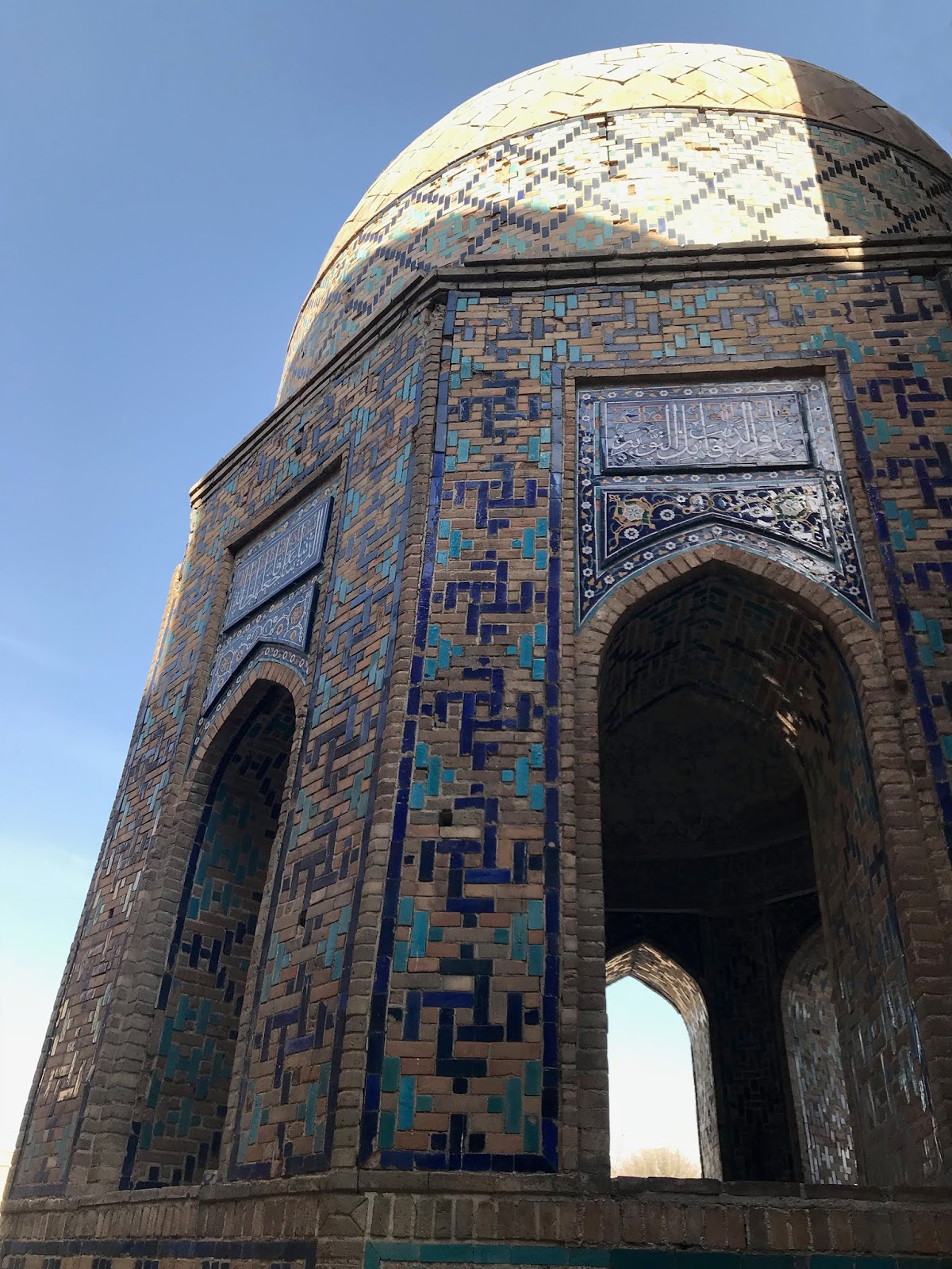 Vilt og vakkert: Shahr-i-Zindar; tenk at jeg kom hit .... til Samarkand!