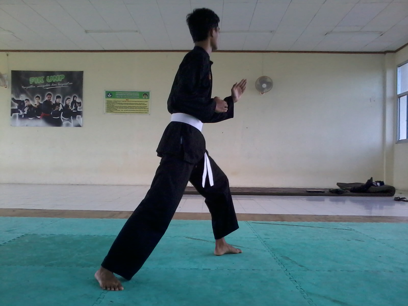 Rizky Pratama: gerak dasar pencak silat