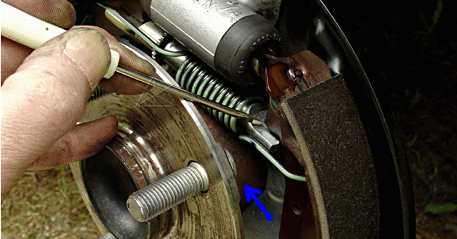 Cara menyetel rem tangan mobil dari tromol rem - OMBRO