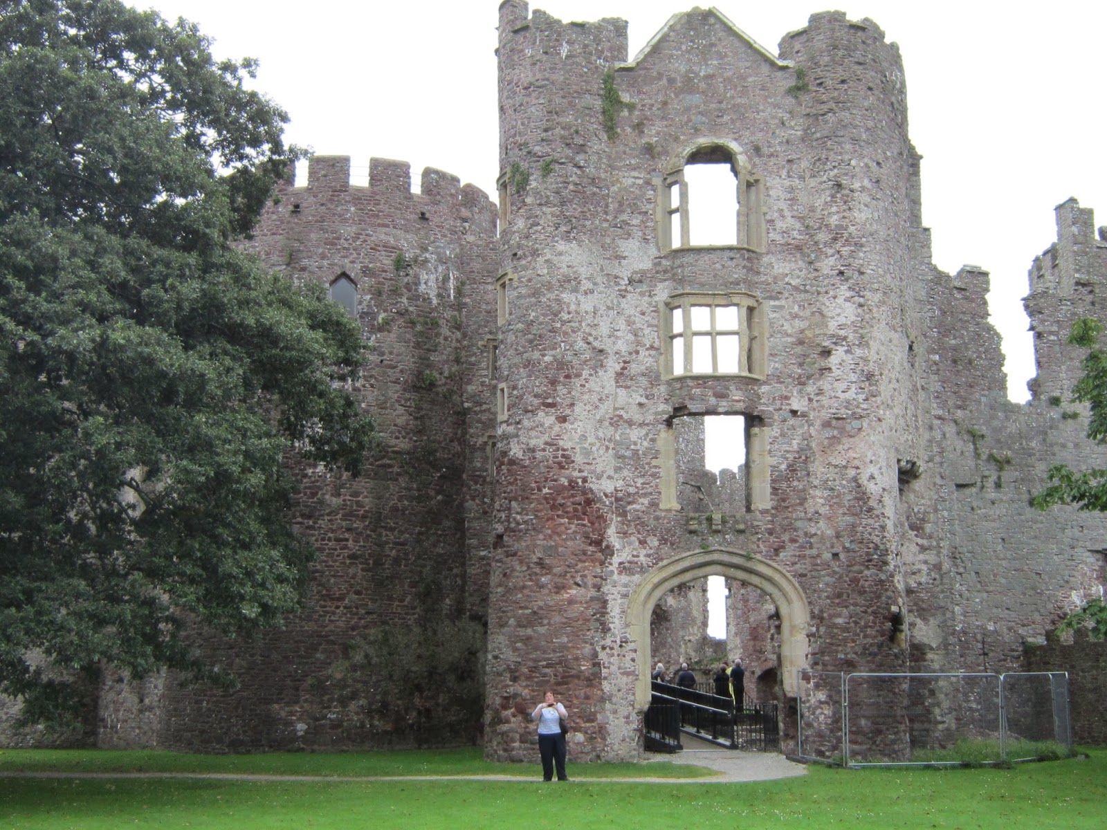 Highlands and Welsh Marches: Showering at the Castle