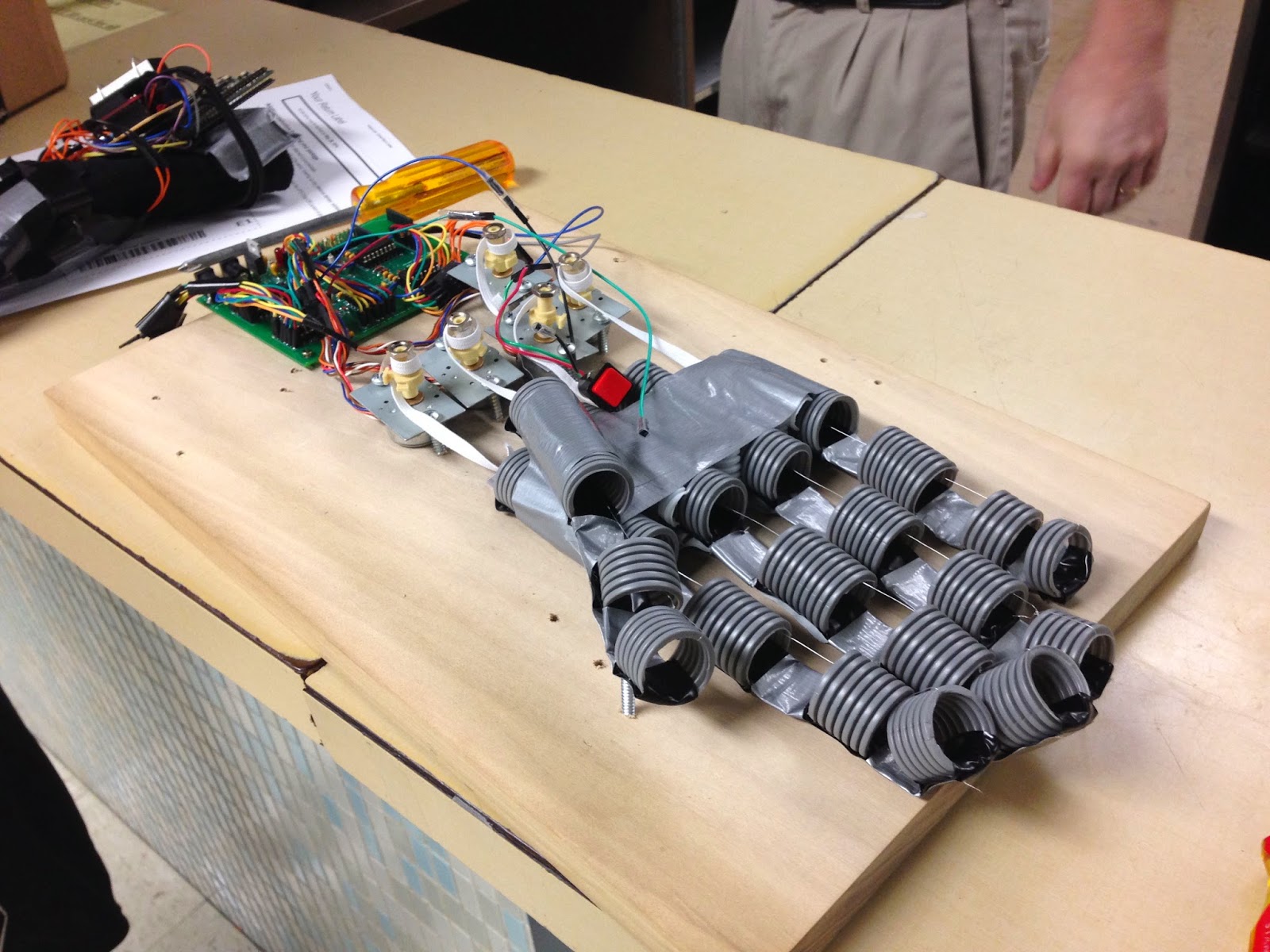 EE445L Embedded Systems Design Competition Spring 2014: Robotic Hand ...