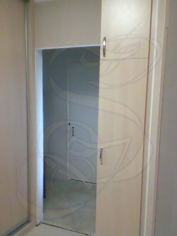 Шкаф в прихожей