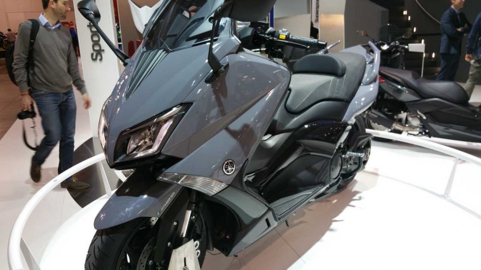 otolights: Yamaha T-MAX The Ultimate Sports Maxi Scooter 2016