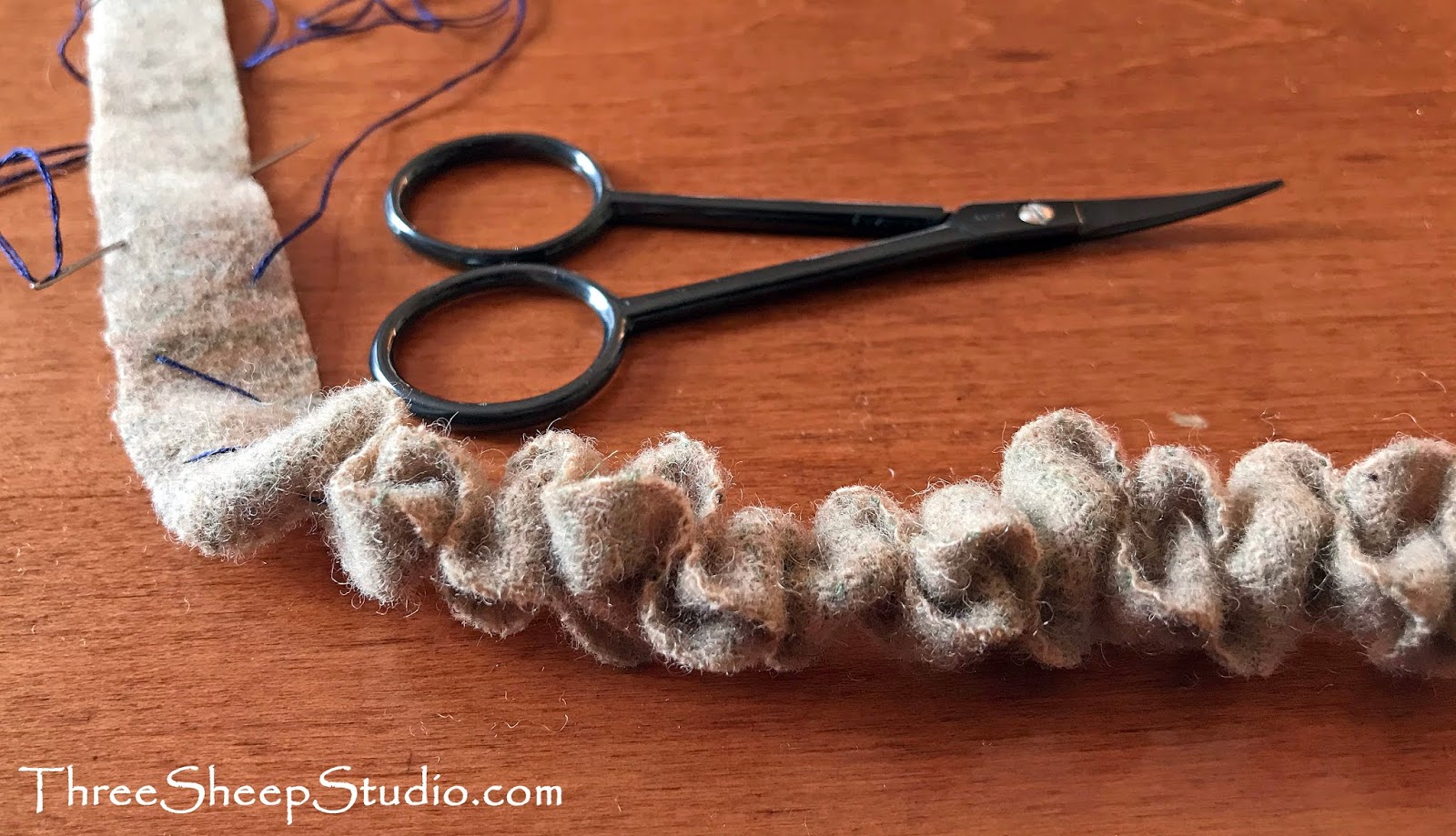 Three Sheep Studio: How To Make Wool (or Ribbon) Ruching...