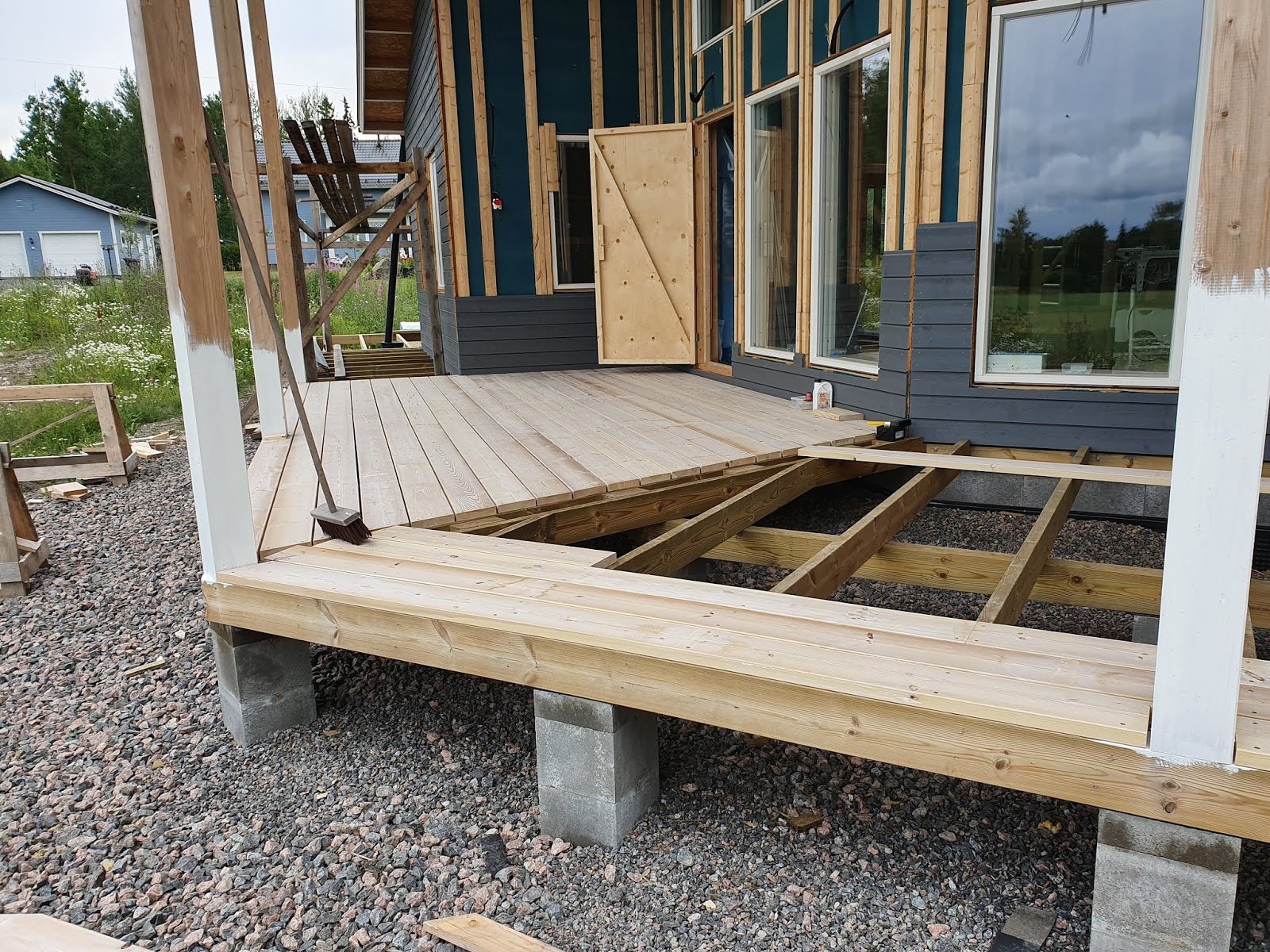 Terassin rakentaminen talon yhteyteen