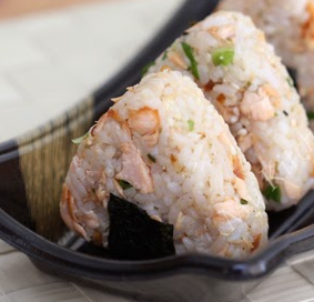 Nasi Kepal Isi Salmon - Resep Nusantara